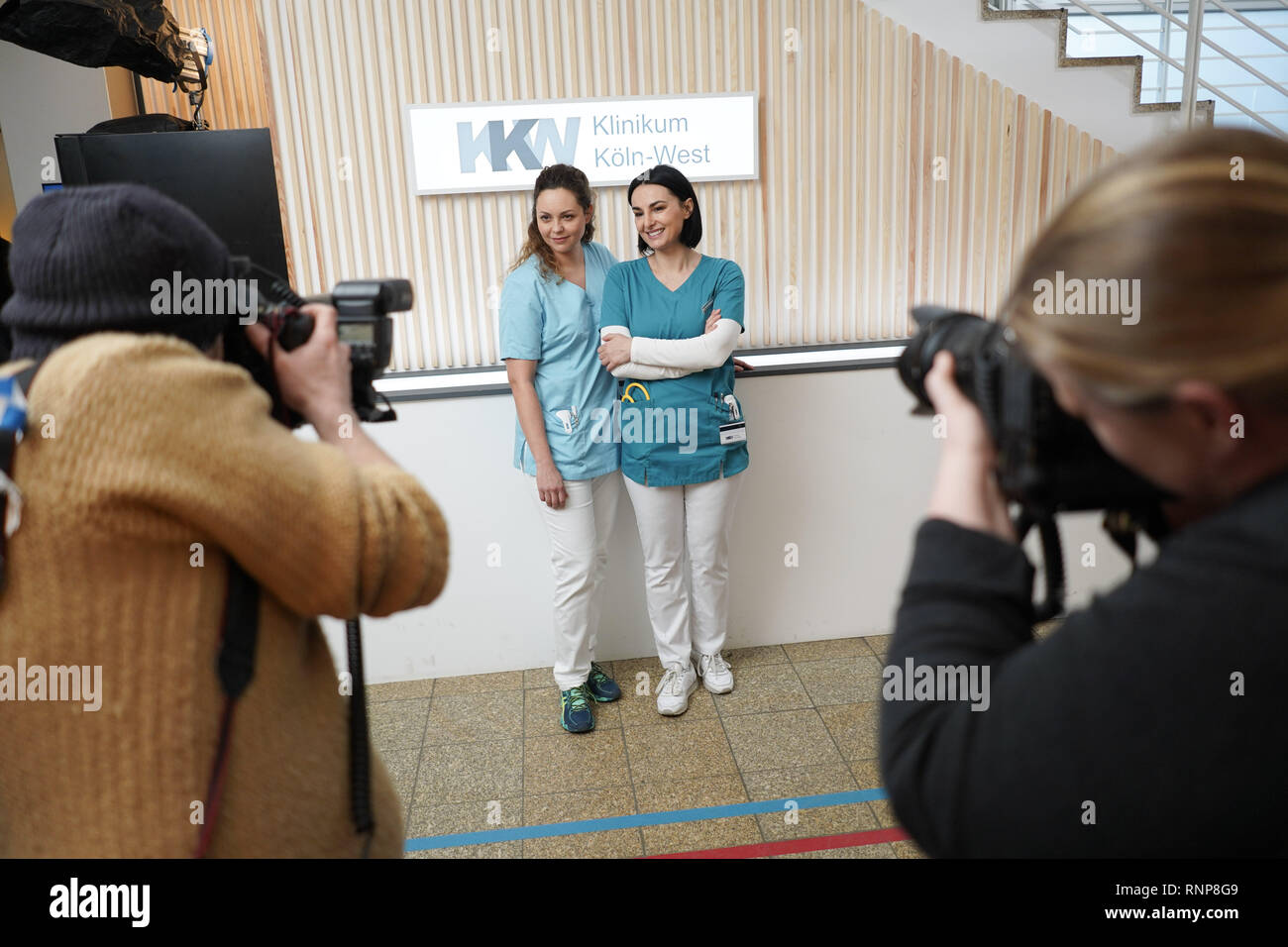 Berlin, Germany. 20th Feb, 2019. The actresses Ines Quermann (l) and ...