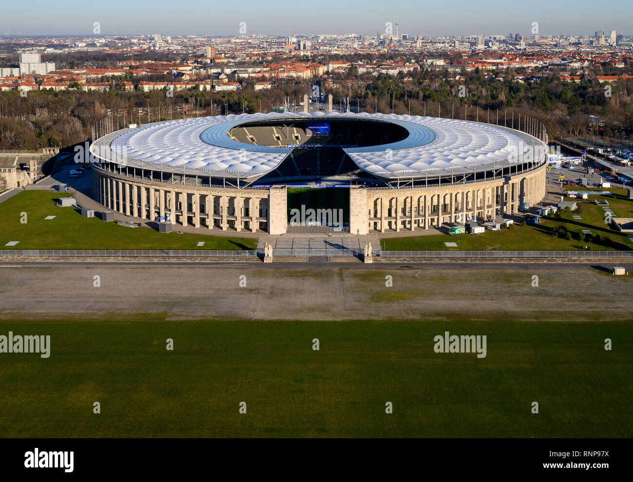 16 February 2019: Berlin, Olympic Stadium: Football 1st Bundesliga ...