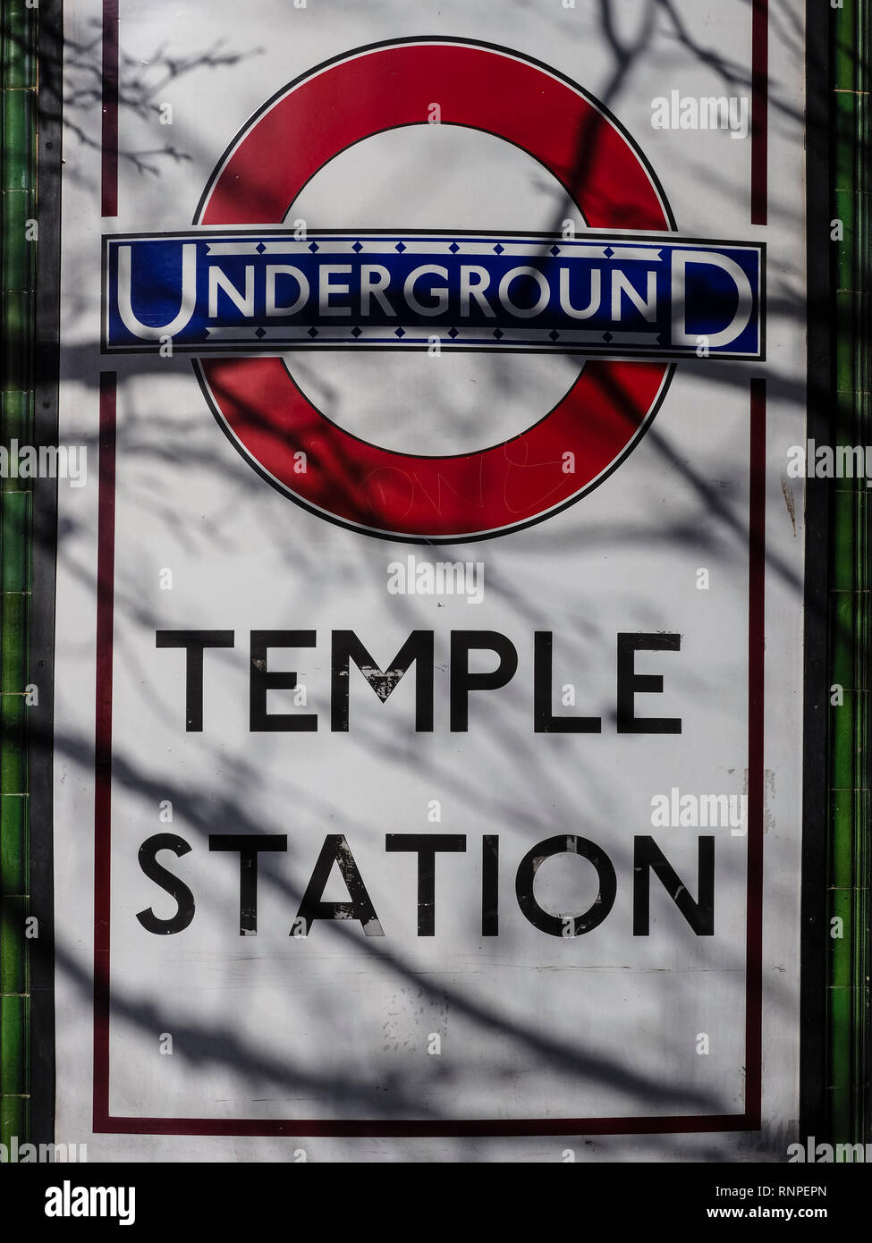 Temple station underground sign hi-res stock photography and images - Alamy