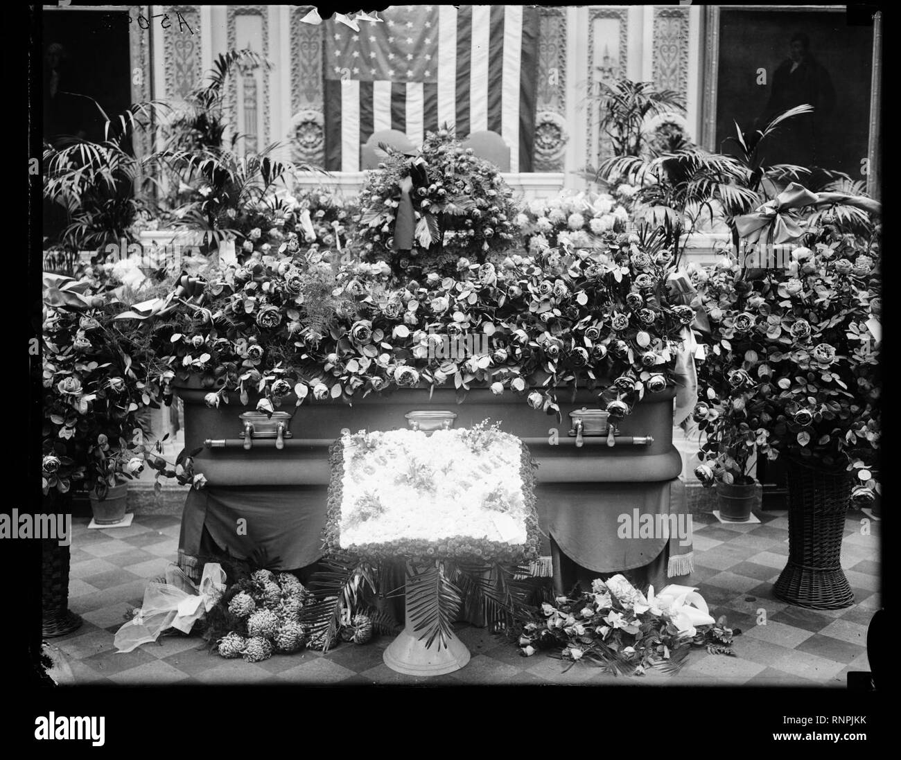 Casket and flowers at U.S. Capitol, Washington, D.C Stock Photo - Alamy