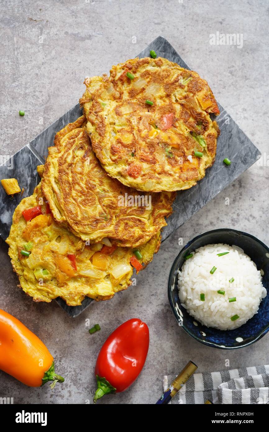 Egg fu yung hi-res stock photography and images - Alamy