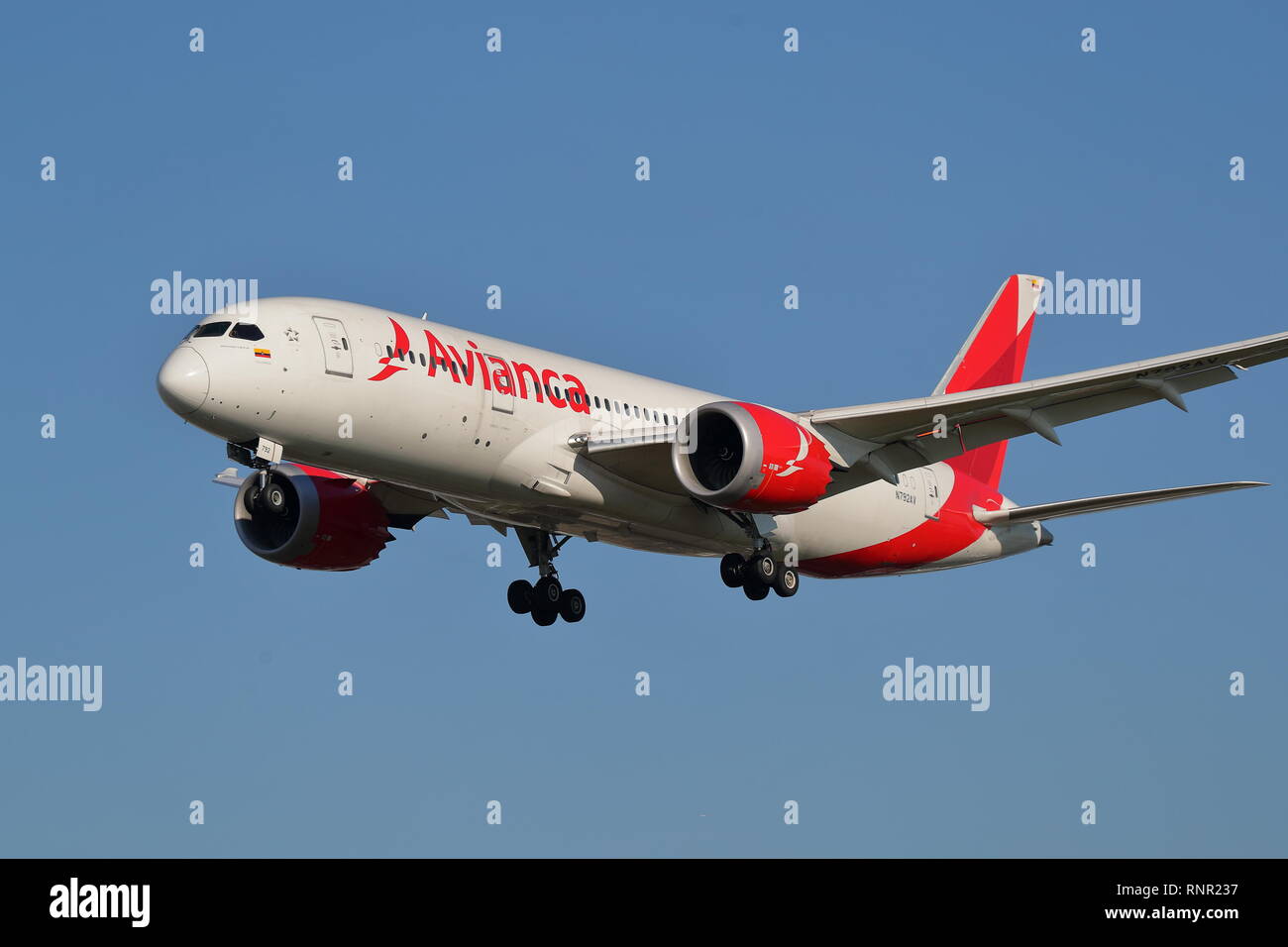 Avianca Boeing 787-8 Dreamliner N792AV landing at London Heathrow ...