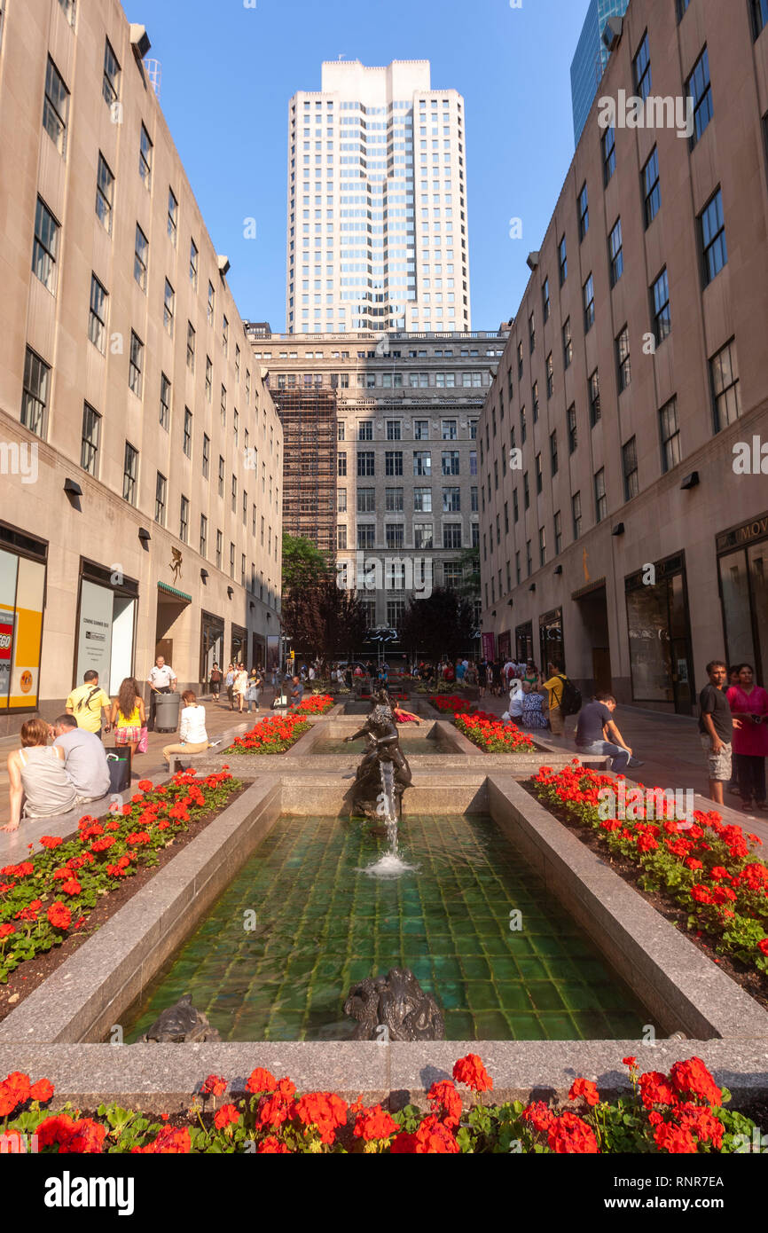 The Channel Gardens, Rockefeller Center, New York City, USA Stock Photo ...