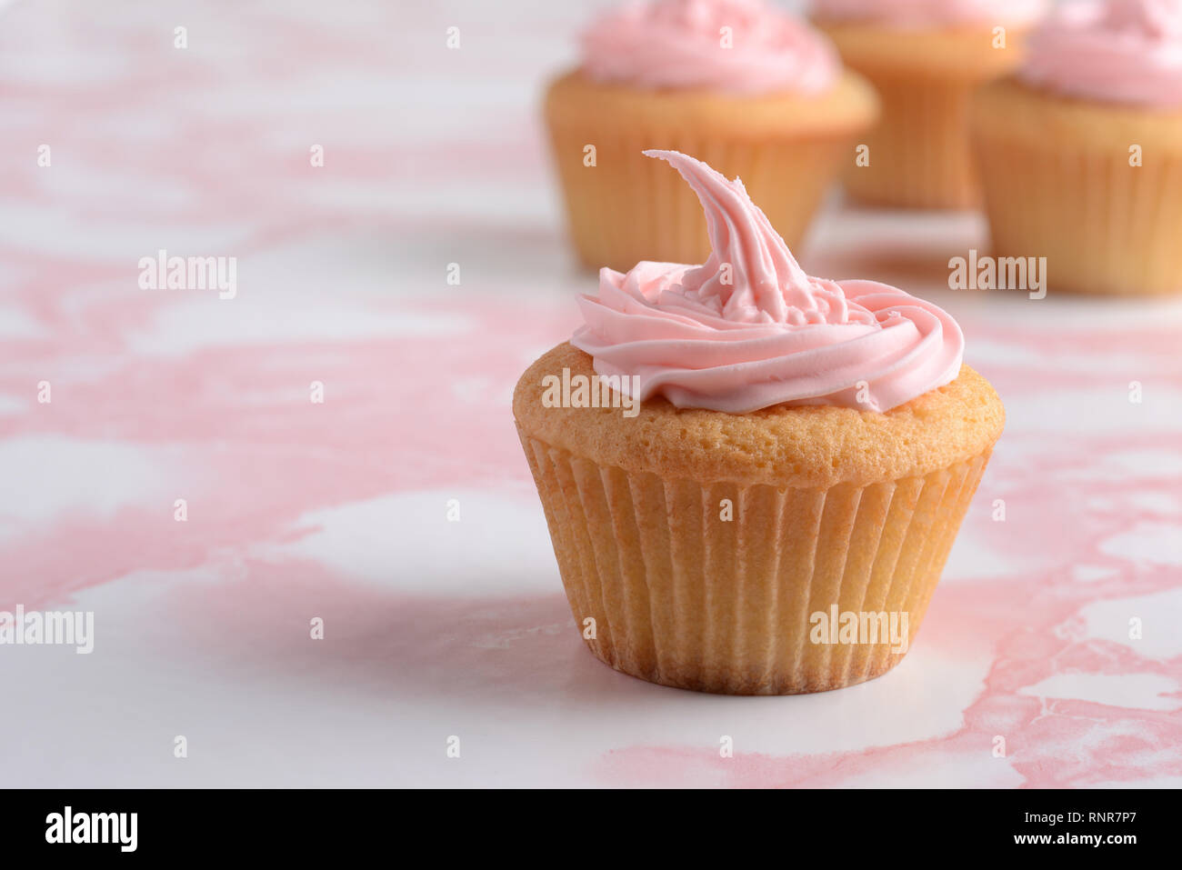 Swirl vanilla icing hi-res stock photography and images - Alamy