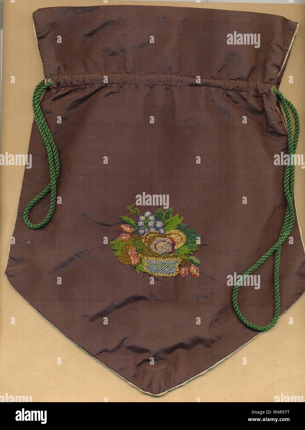 Reticule hi-res stock photography and images - Alamy