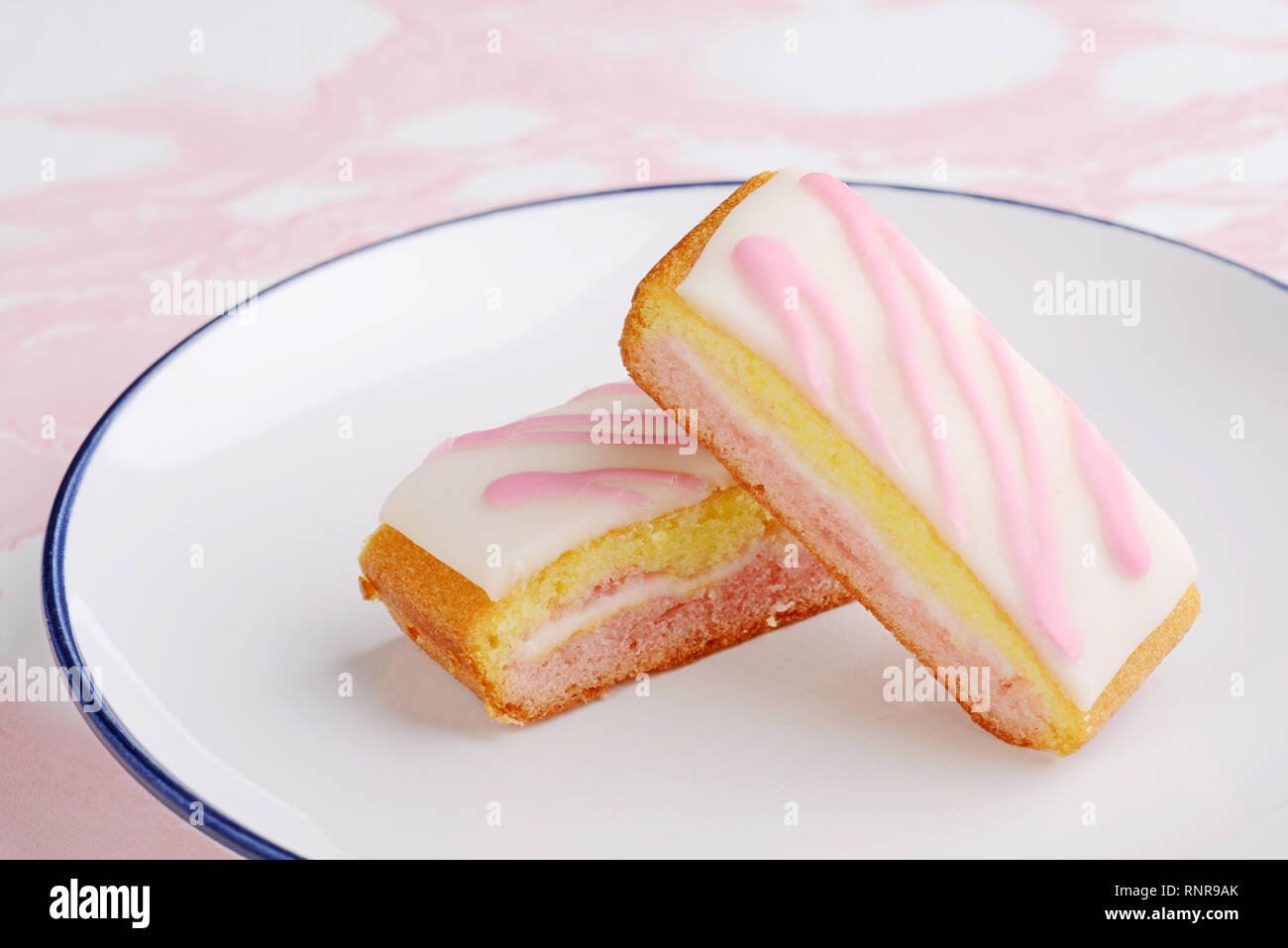 Raspberry angel cake hi-res stock photography and images - Alamy