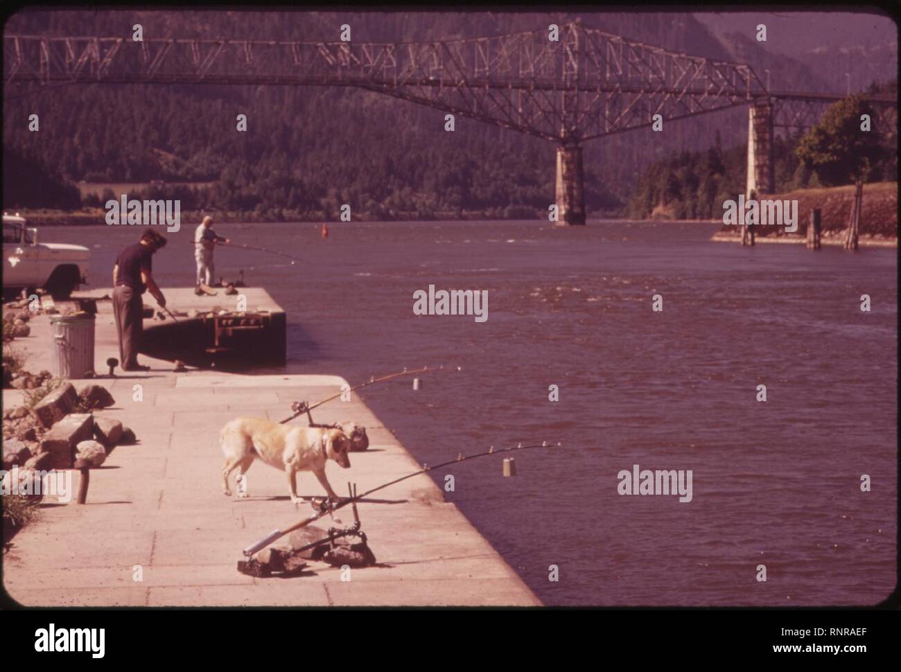 Cascade locks fishing hi-res stock photography and images - Alamy