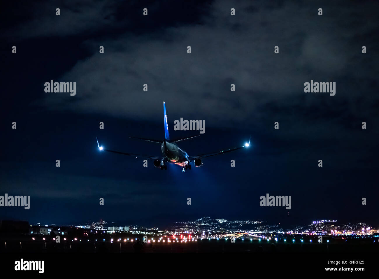 OSAKA, JAPAN - JAN. 3, 2019: ANA Boeing 737-800 landing to the Itami ...