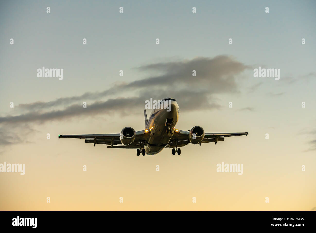 Boeing 737 500 hi-res stock photography and images - Alamy