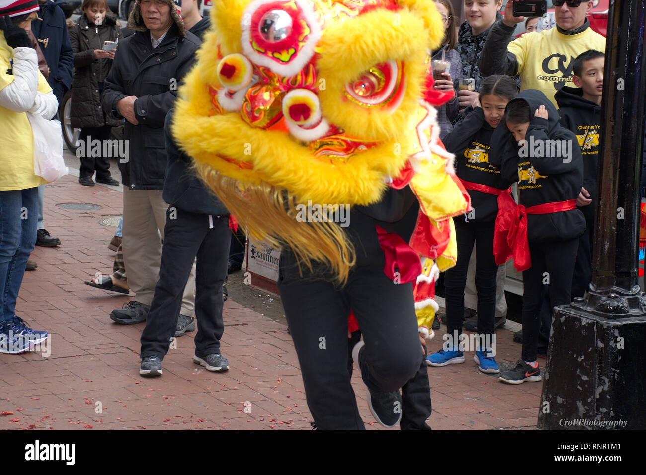 Traditional chinese fire dancing hi-res stock photography and images ...