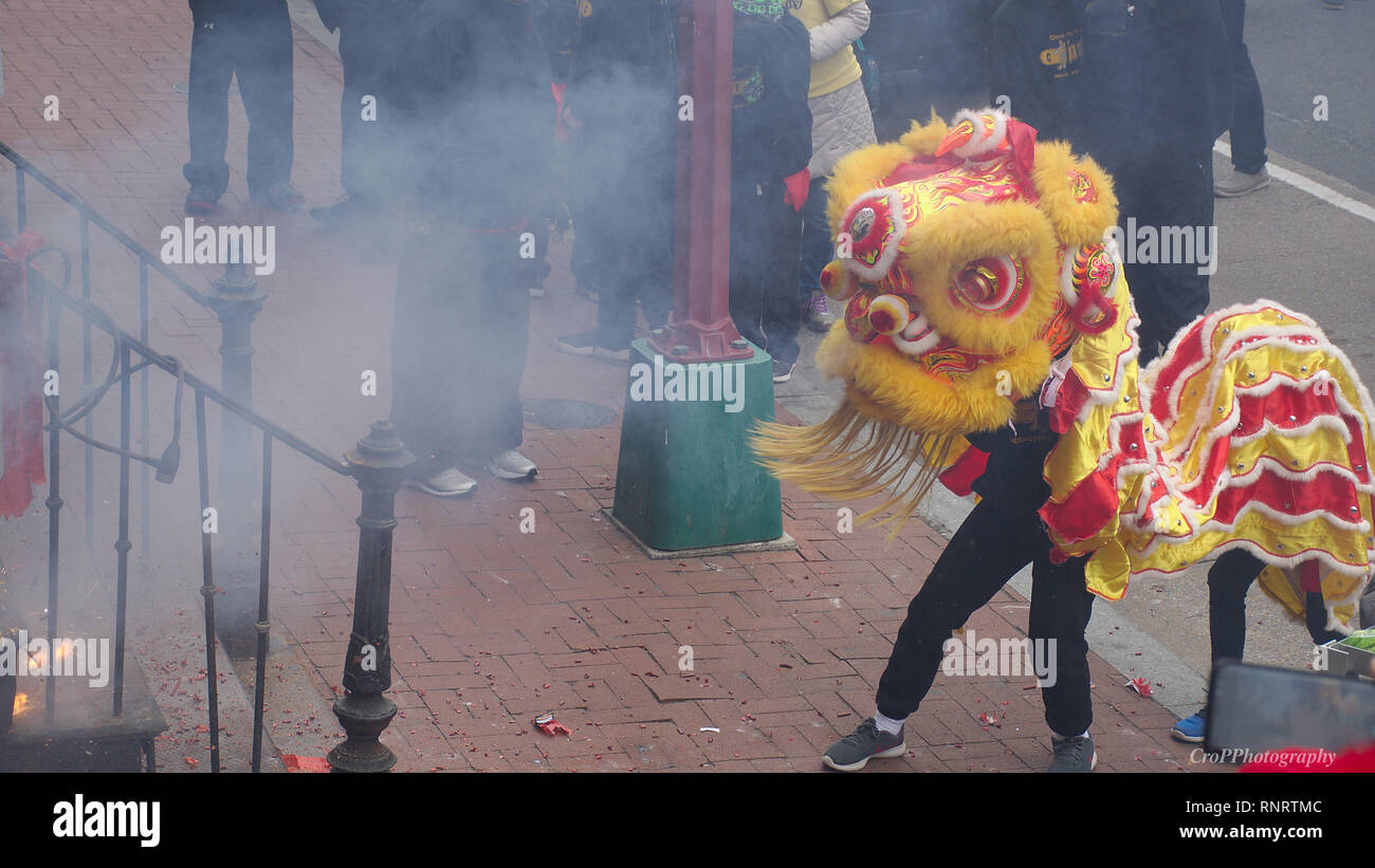 Traditional chinese fire dancing hi-res stock photography and images ...