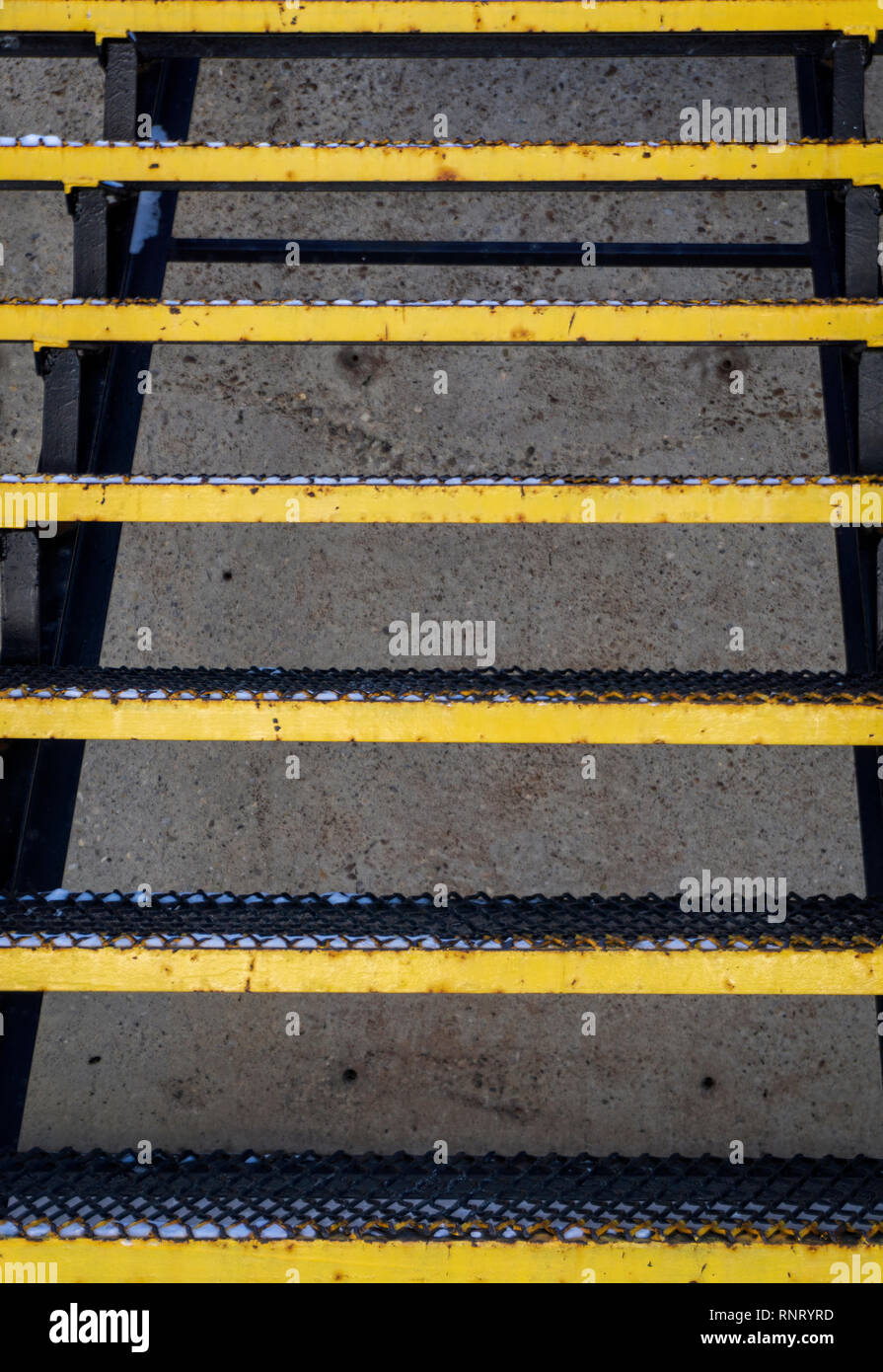 Yellow concrete steps hi-res stock photography and images - Alamy