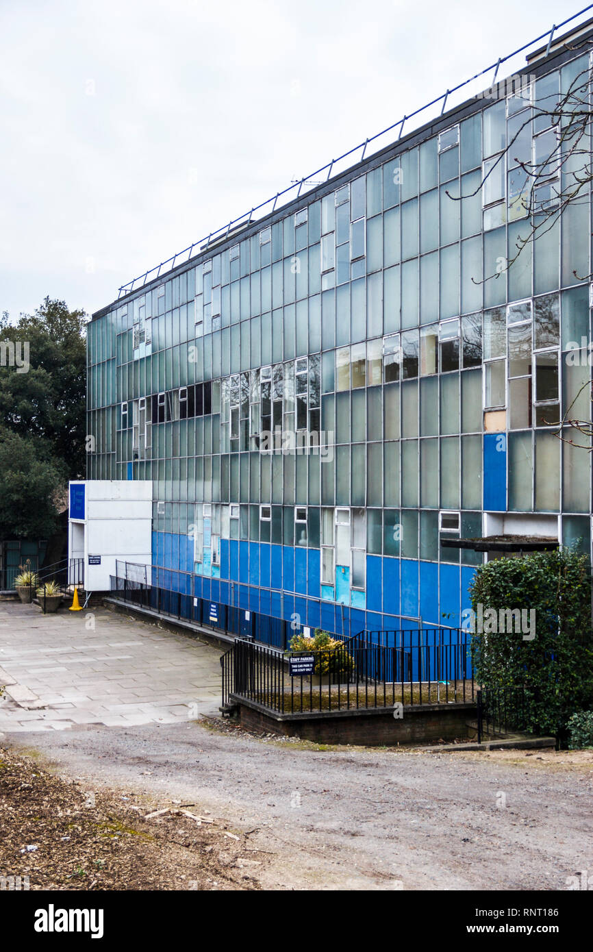 Empty school building hi-res stock photography and images - Alamy