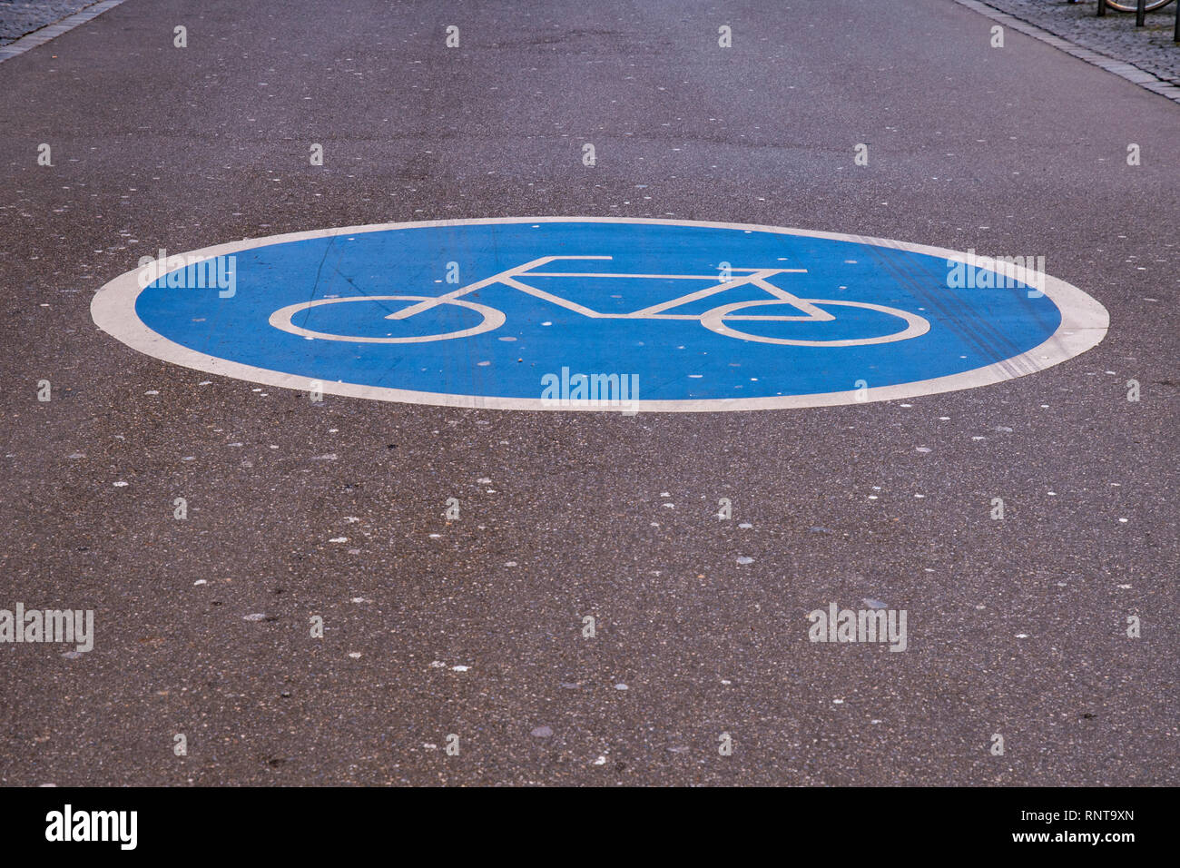 Cycle Symbol High Resolution Stock Photography and Images - Alamy