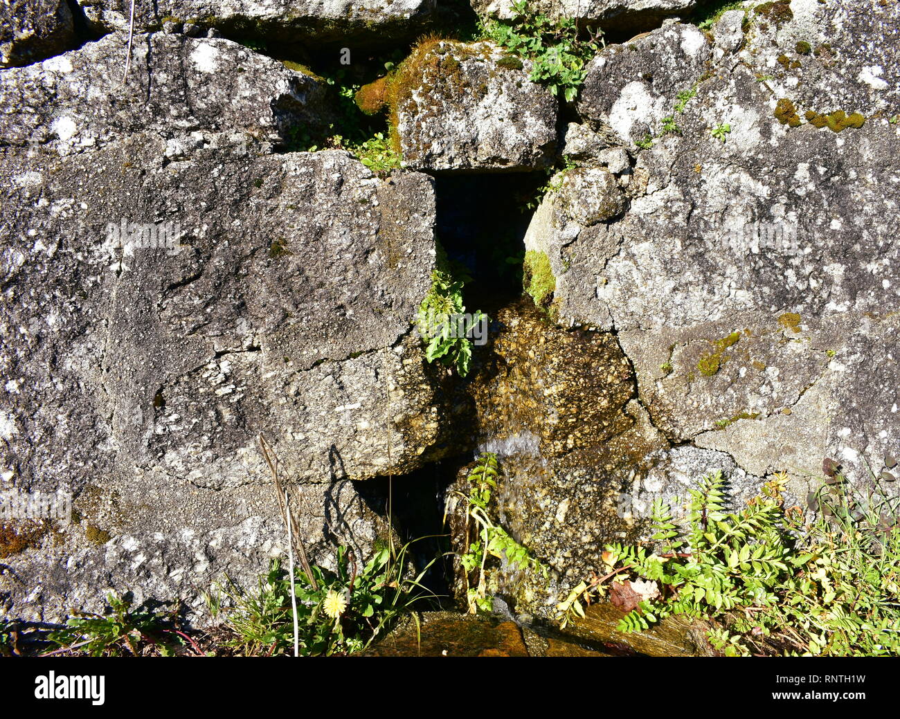 Stone wall with water flowing background. Wall with hole texture ...