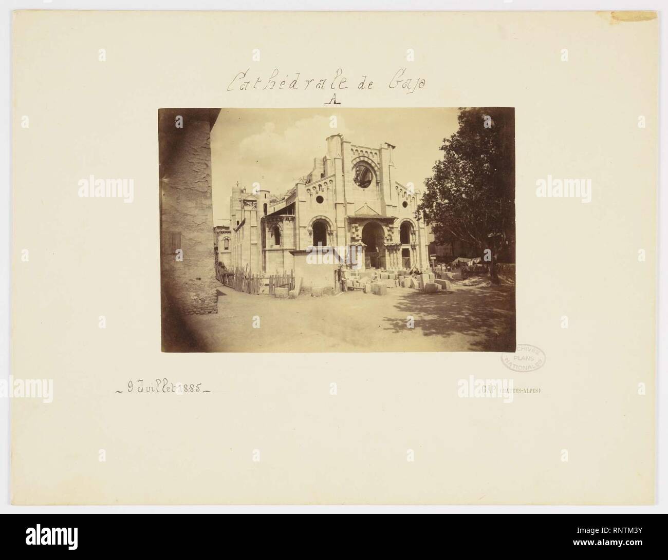 Cathedrale Gap 13 Archives nationales France Stock Photo - Alamy