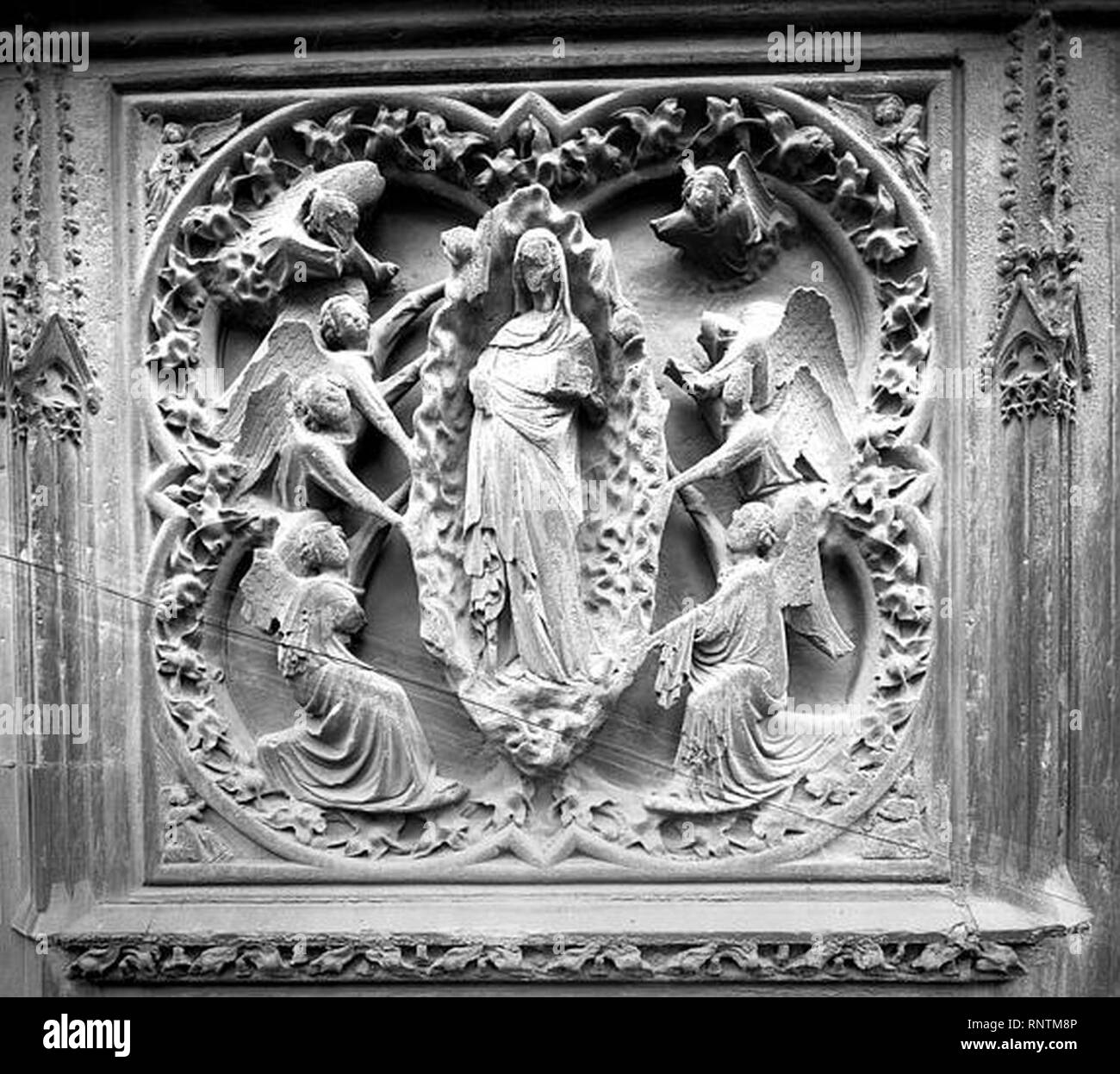 Cathédrale Notre-Dame - Bas-relief situé au nord de l'abside L ...