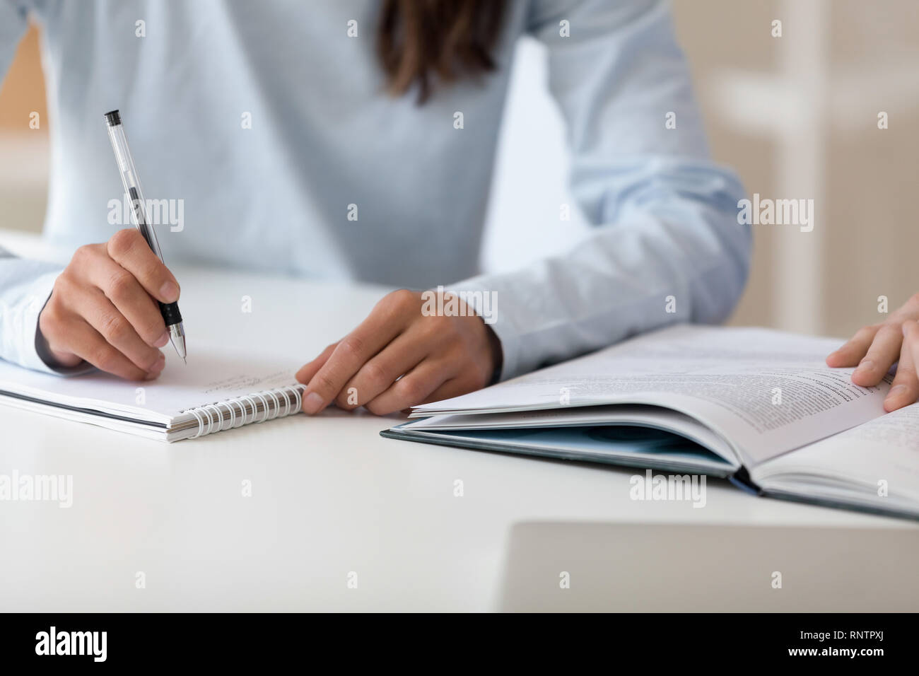 Male female school brain hi-res stock photography and images - Alamy