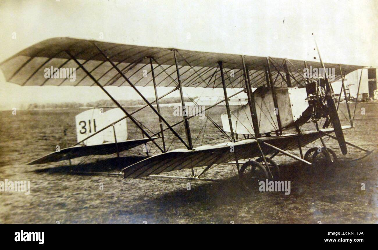 Biplane 1915 hi-res stock photography and images - Alamy