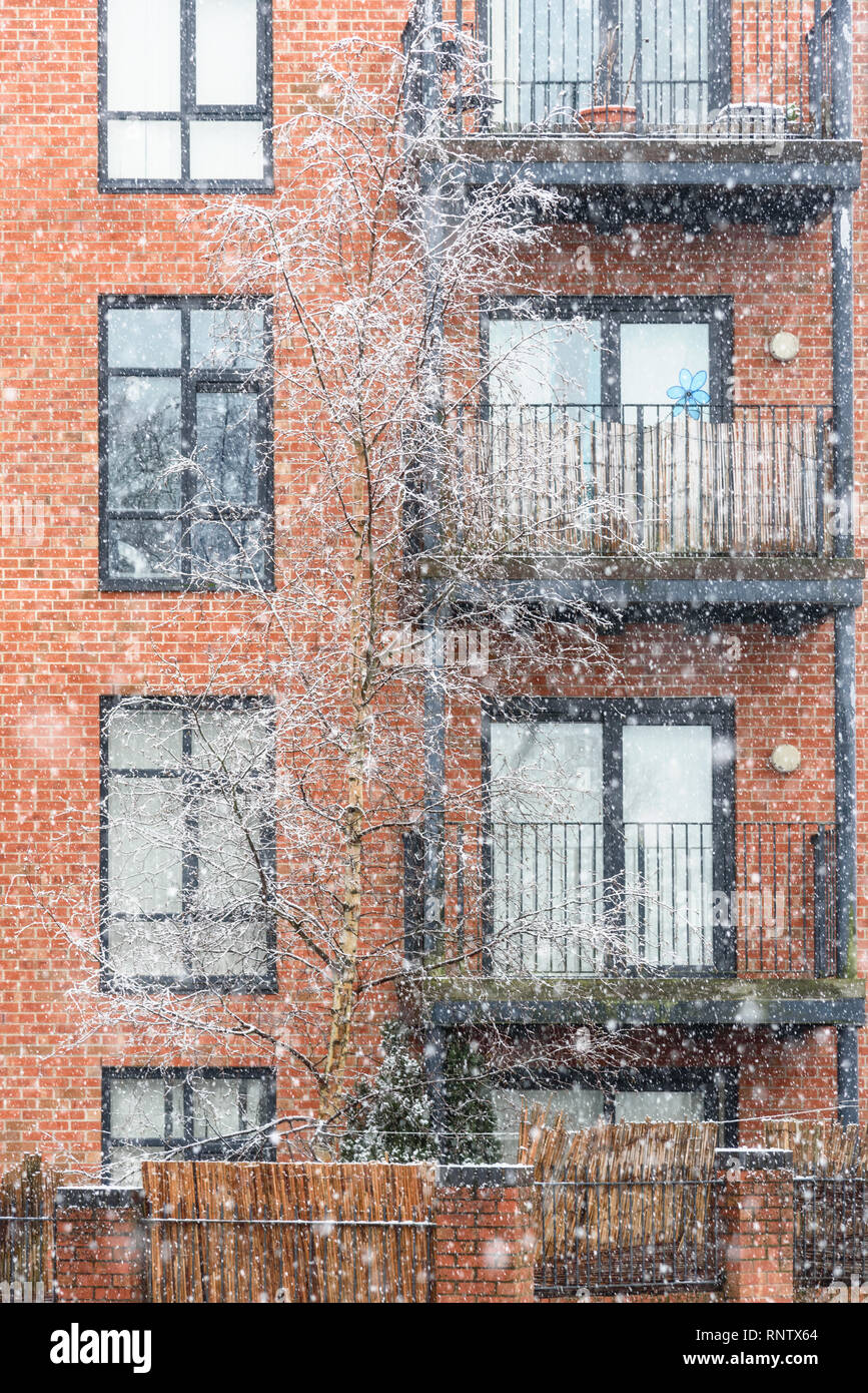 Buildings in the snow hi-res stock photography and images - Alamy