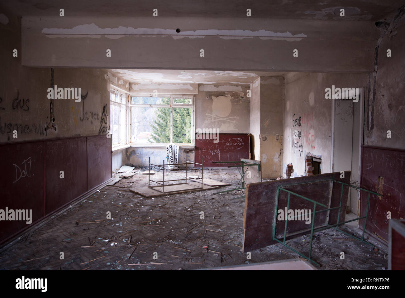 Romania school classroom hi-res stock photography and images - Alamy