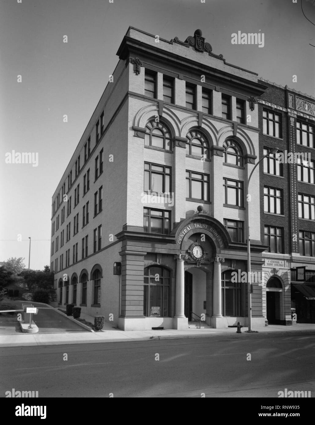 Trust company building hi-res stock photography and images - Alamy