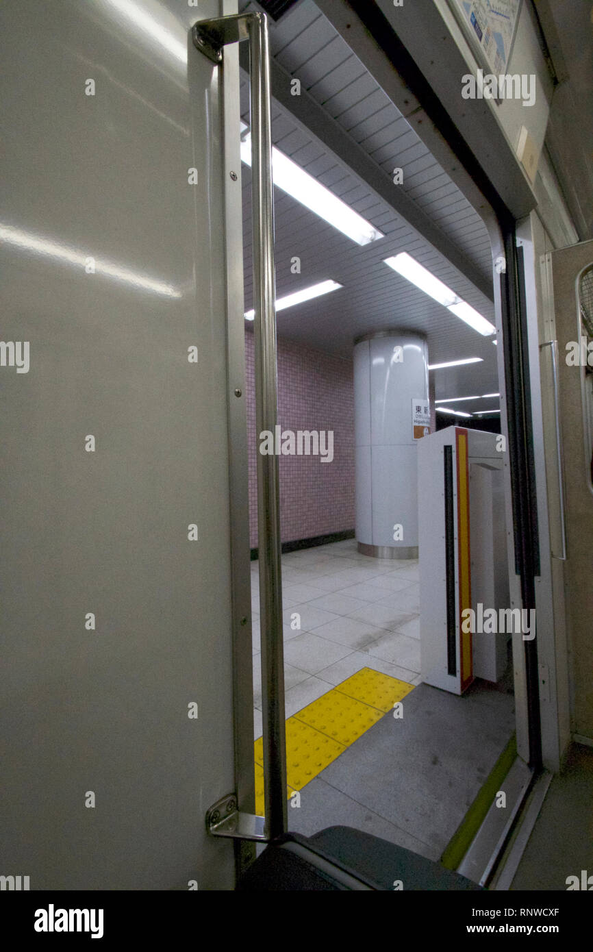 Open Subway Doors Stock Photos & Open Subway Doors Stock Images - Alamy