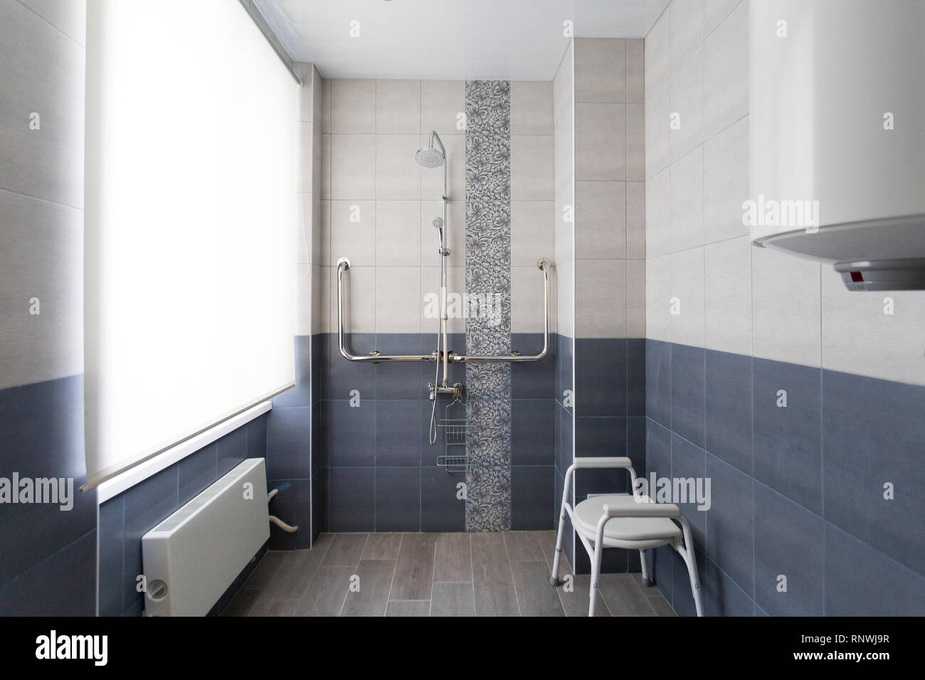 Handrail bathroom hi-res stock photography and images - Alamy