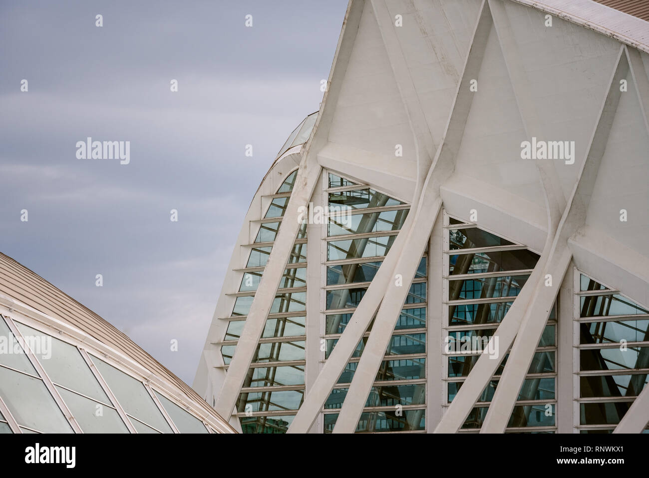 Futuristic construction of steel and white concrete Stock Photo - Alamy