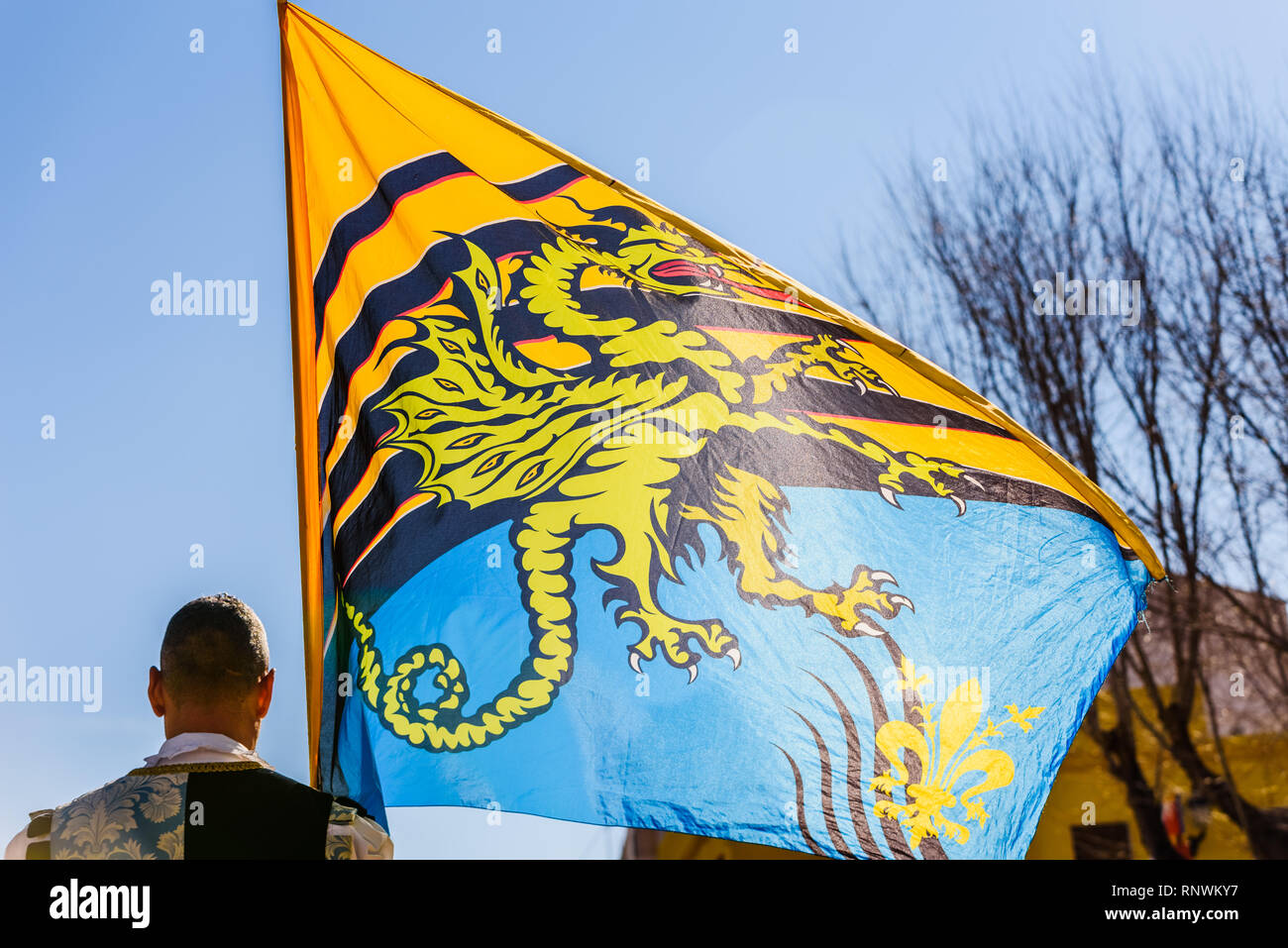 Traditional Italian dance of the flag-wavers Sbandieratori doing stunts ...