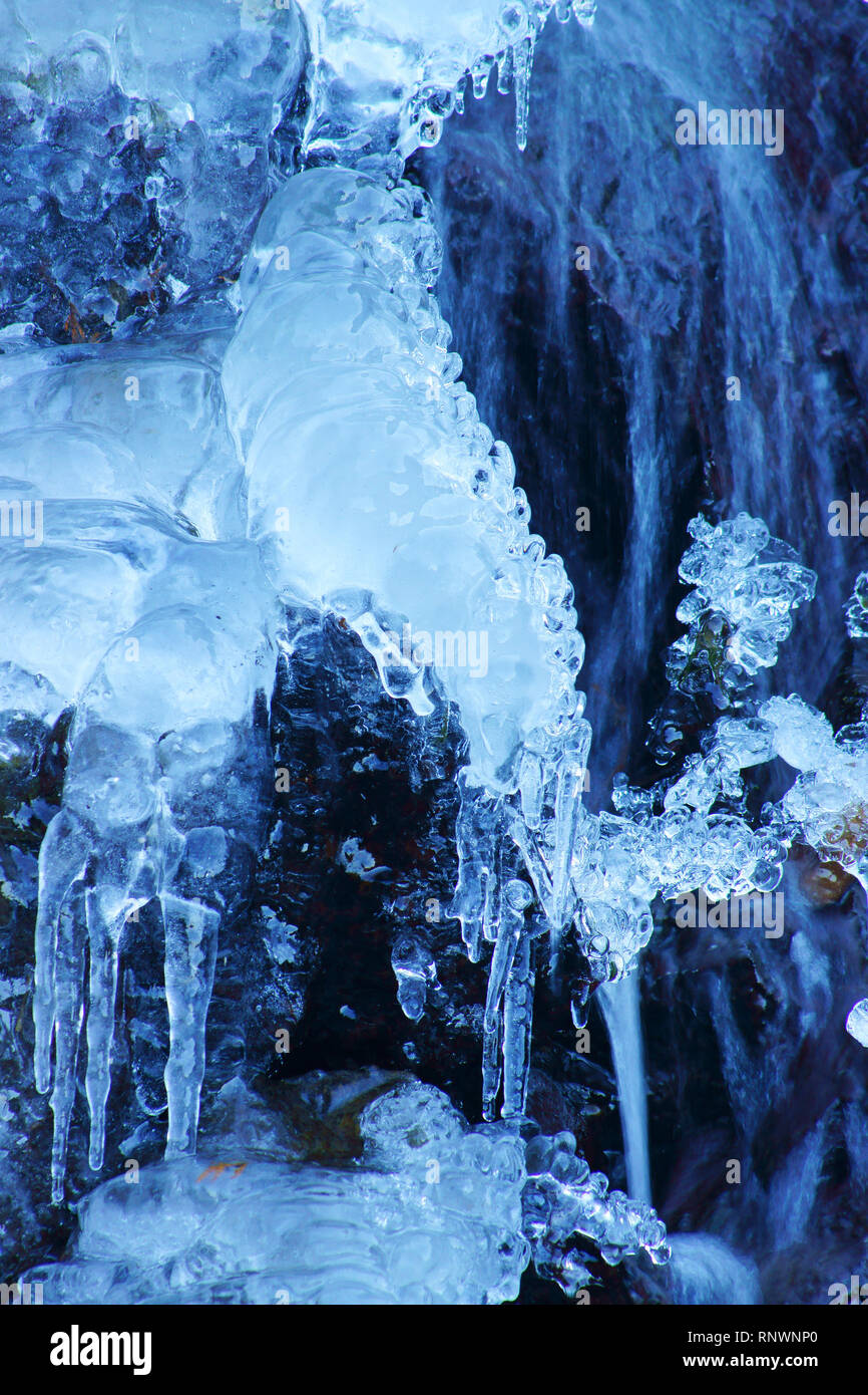 Frozen waterfall stream vertical hi-res stock photography and images ...