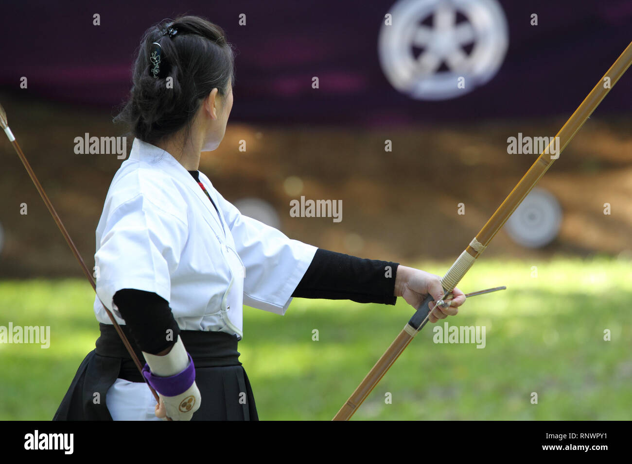Japanese archery hi-res stock photography and images - Alamy