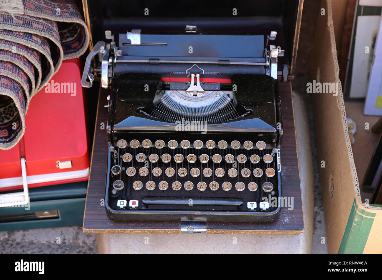 Typewriter keyboard layout hi-res stock photography and images - Alamy