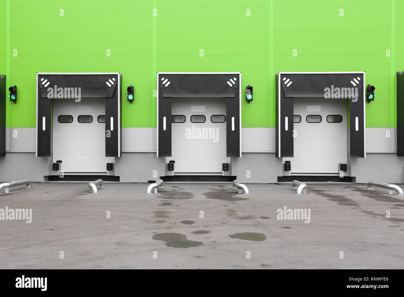 Loading Dock Bay Doors at Distribution Warehouse Stock Photo - Alamy