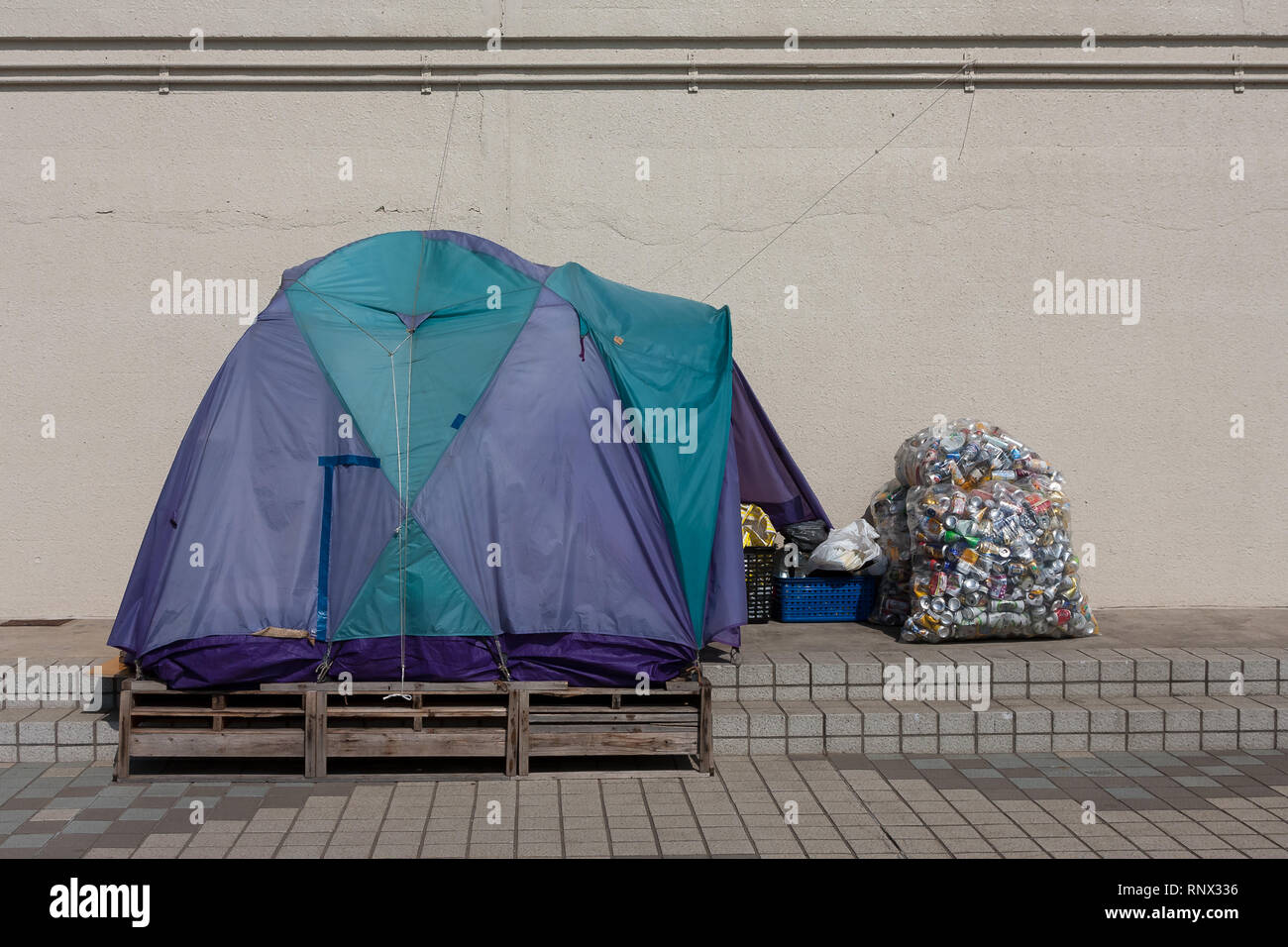Homeless shelters in tokyo hi-res stock photography and images - Alamy