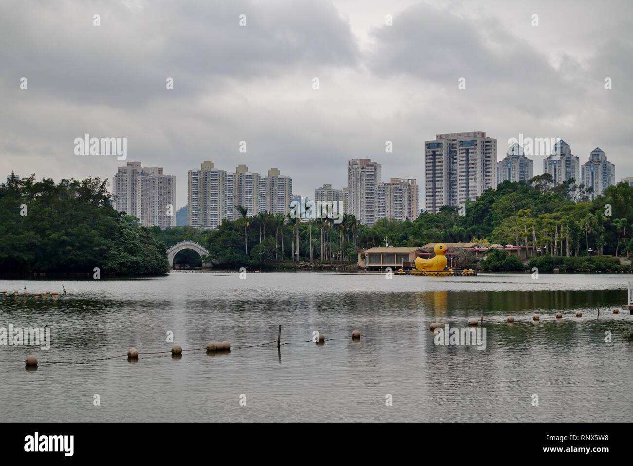 Giant rubber duck hi-res stock photography and images - Alamy