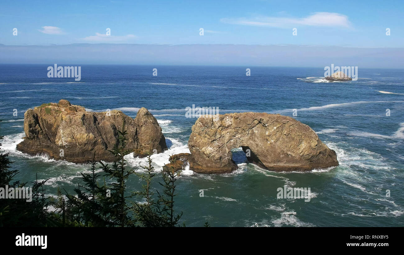 Arch rock oregon coast hi-res stock photography and images - Alamy