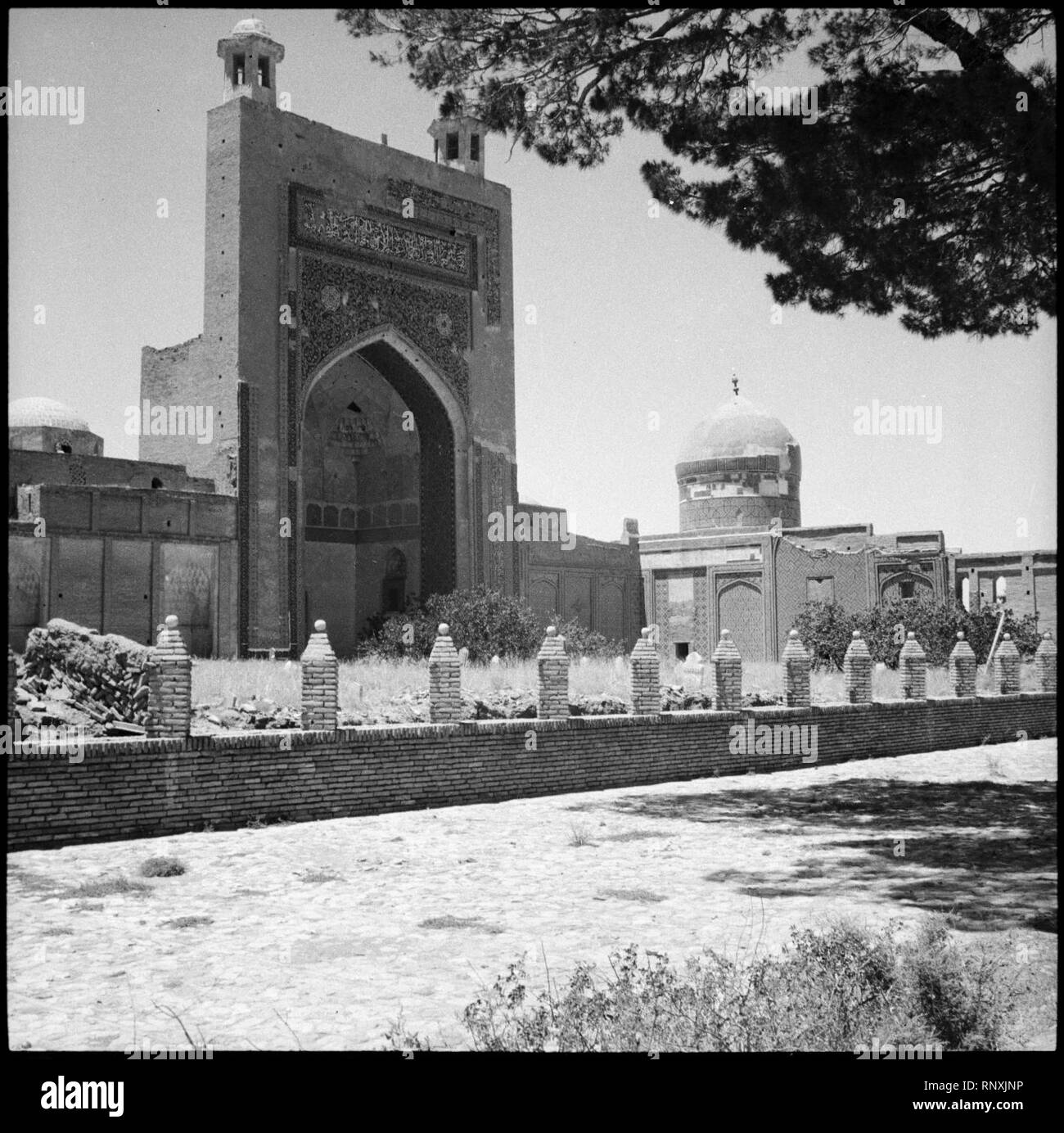 CH-NB - Iran, Turbat-i-Jam (Torbat-e Jam)- Mausoleum - Annemarie ...