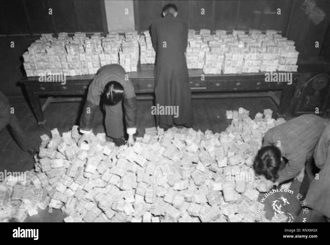 Carrying Cash in Republican China - Local bank employees preparing for ...