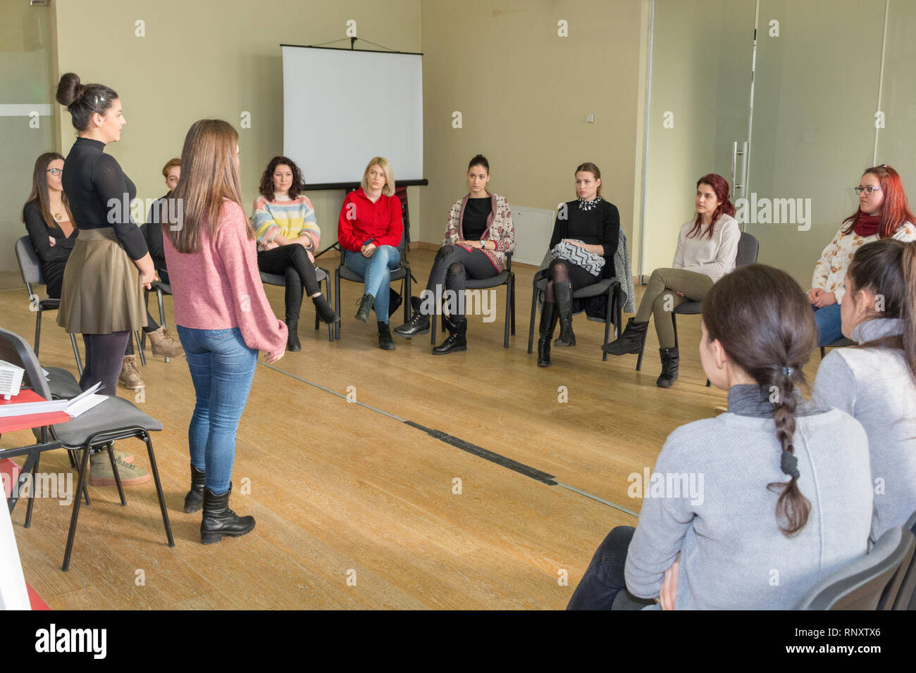 Classroom discussion circle hi-res stock photography and images - Alamy