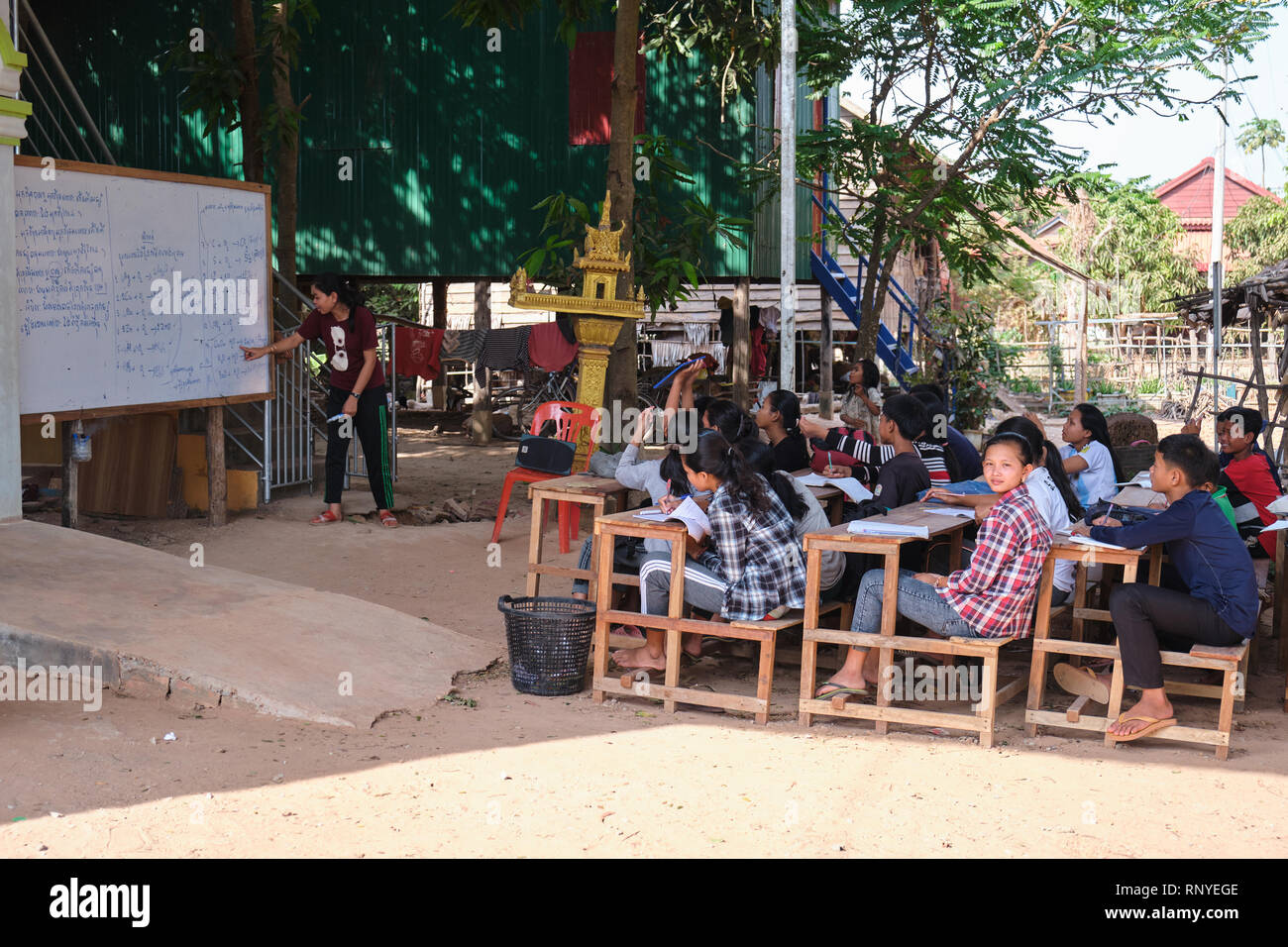 School kids cambodia hi-res stock photography and images - Alamy