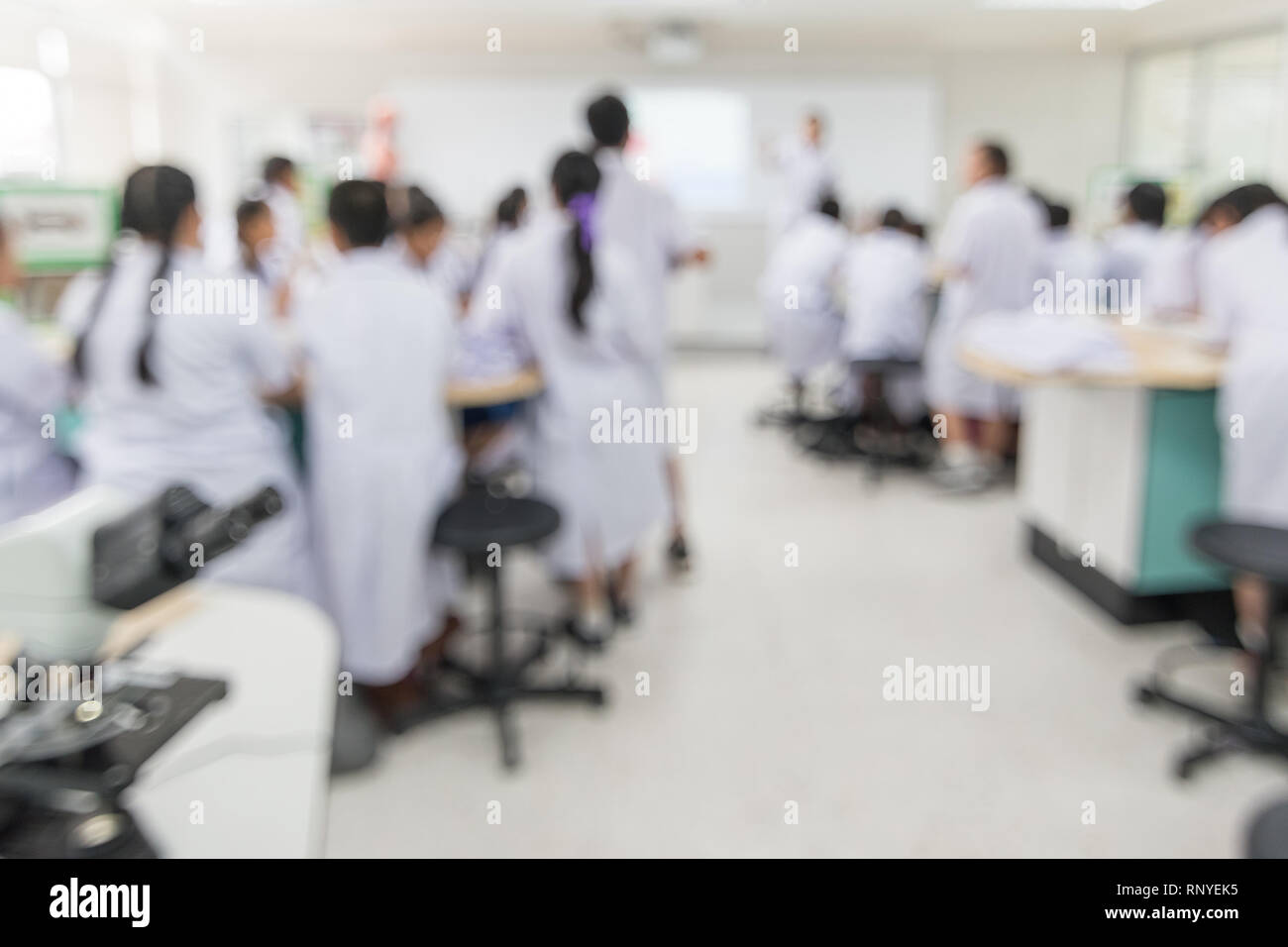 High school chemistry lab hi-res stock photography and images - Alamy