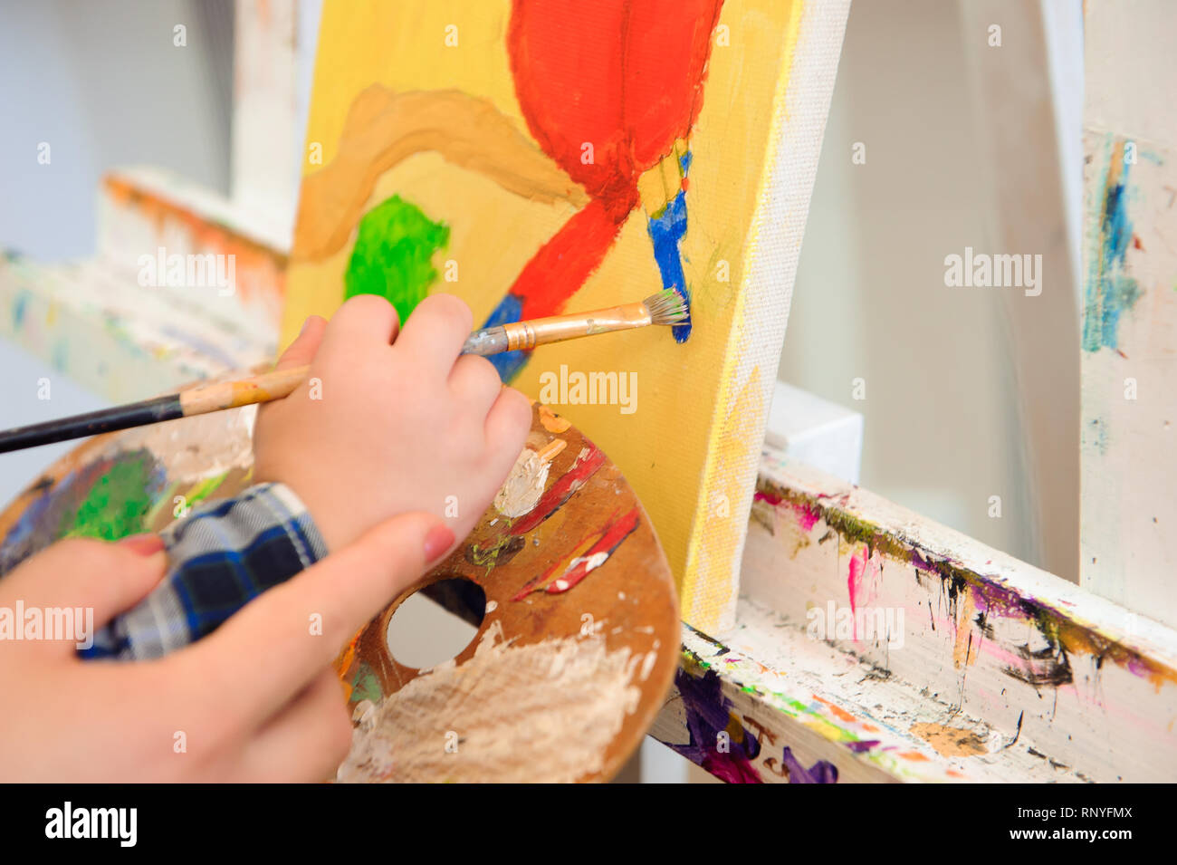 Mother and child draw a picture paints, art lesson Stock Photo - Alamy