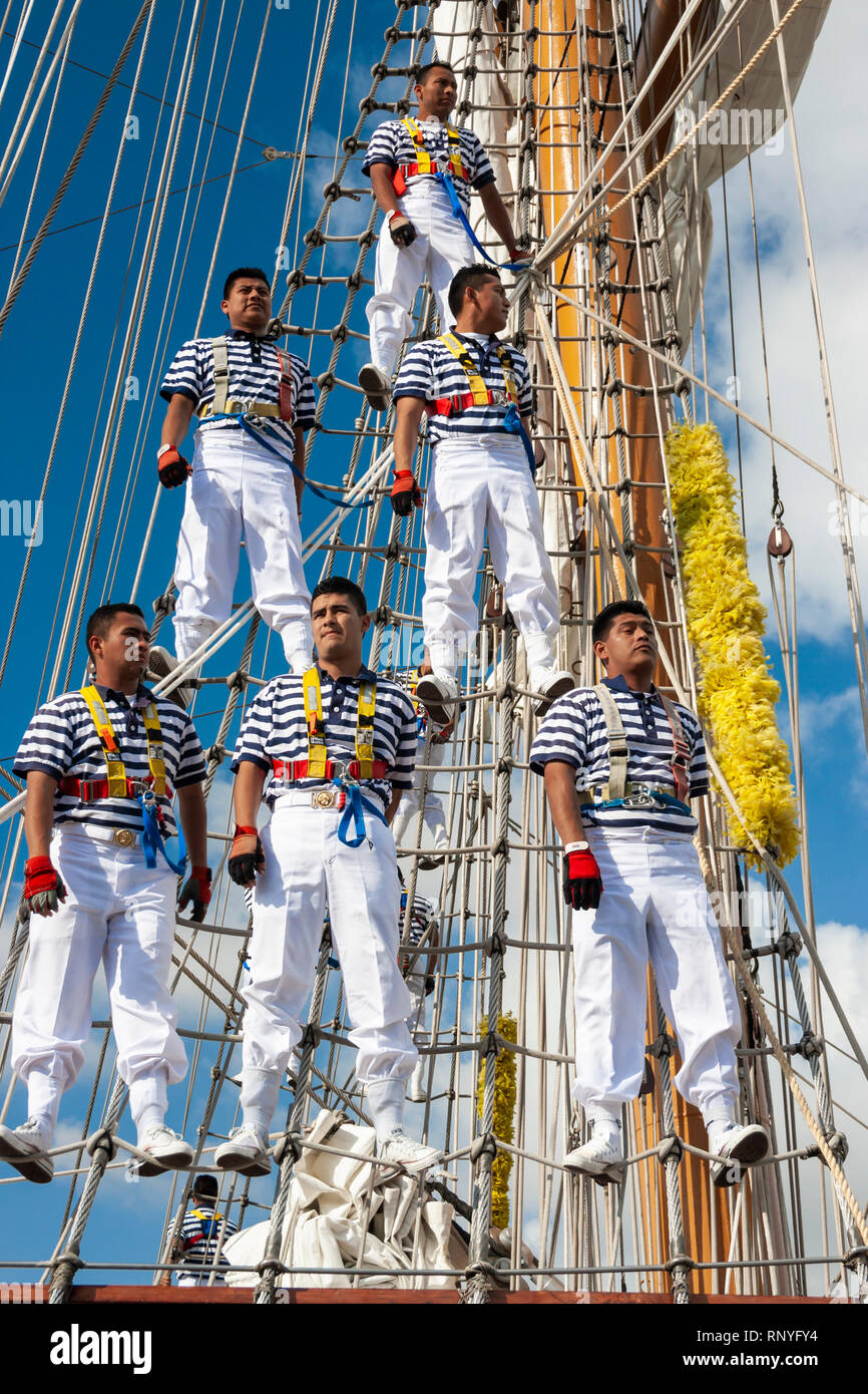 Sailor uniform hi-res stock photography and images - Alamy