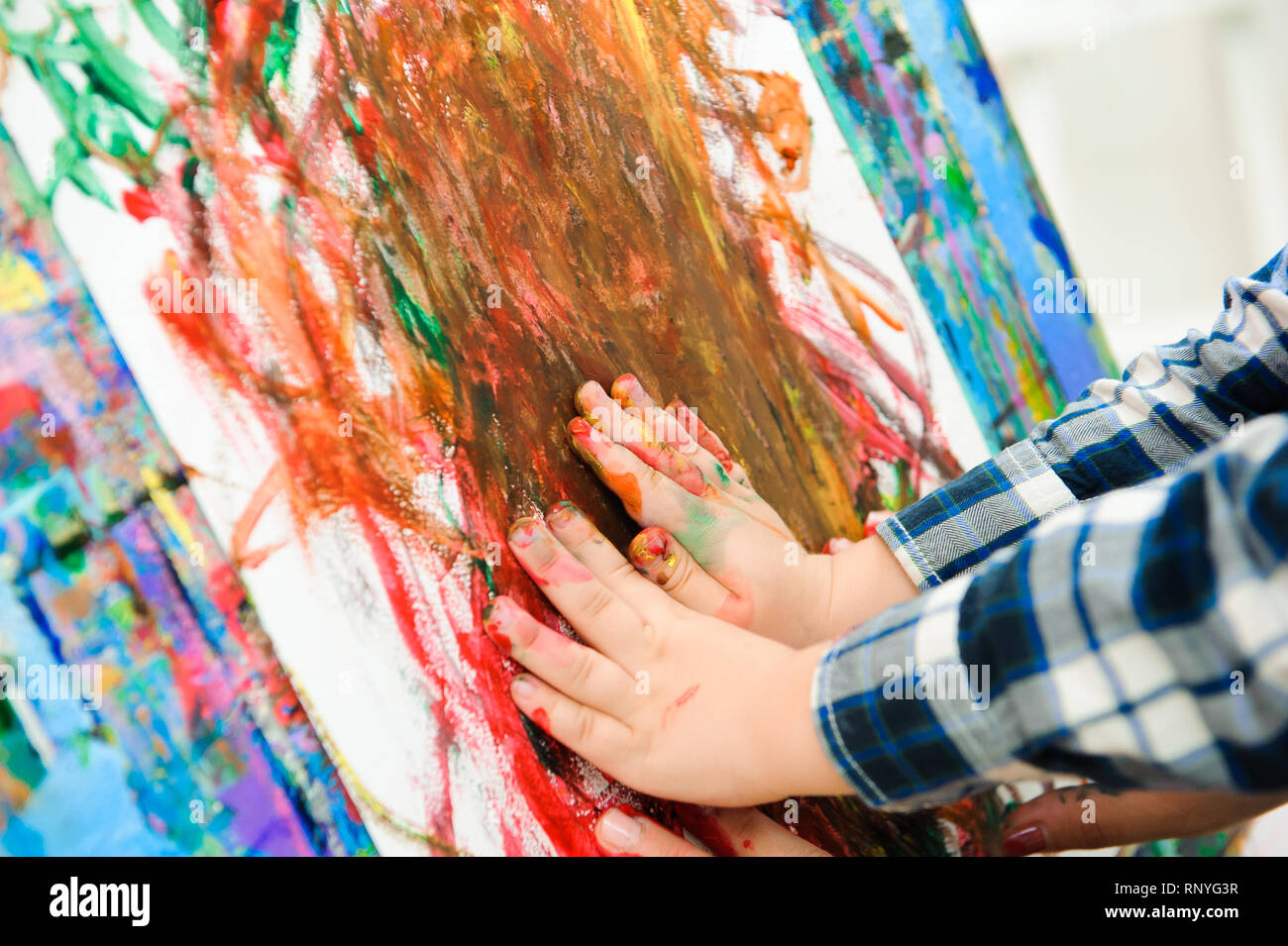 Mother and child draw a picture paints, art lesson Stock Photo - Alamy