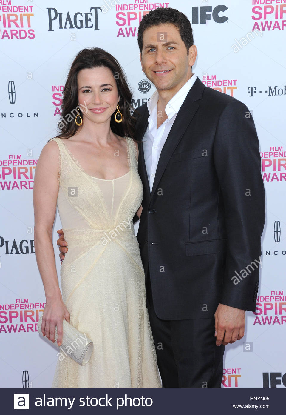 Linda Cardellini And Steve Rodriguez Stock Photos & Linda Cardellini ...