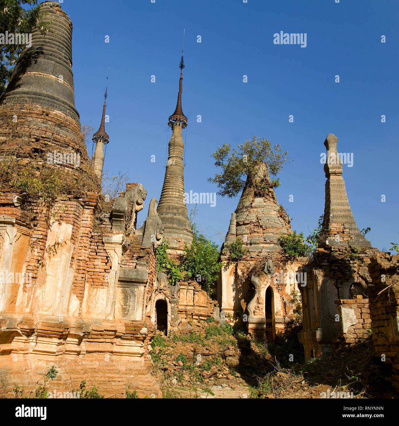 Shwe inn thein paya hi-res stock photography and images - Alamy