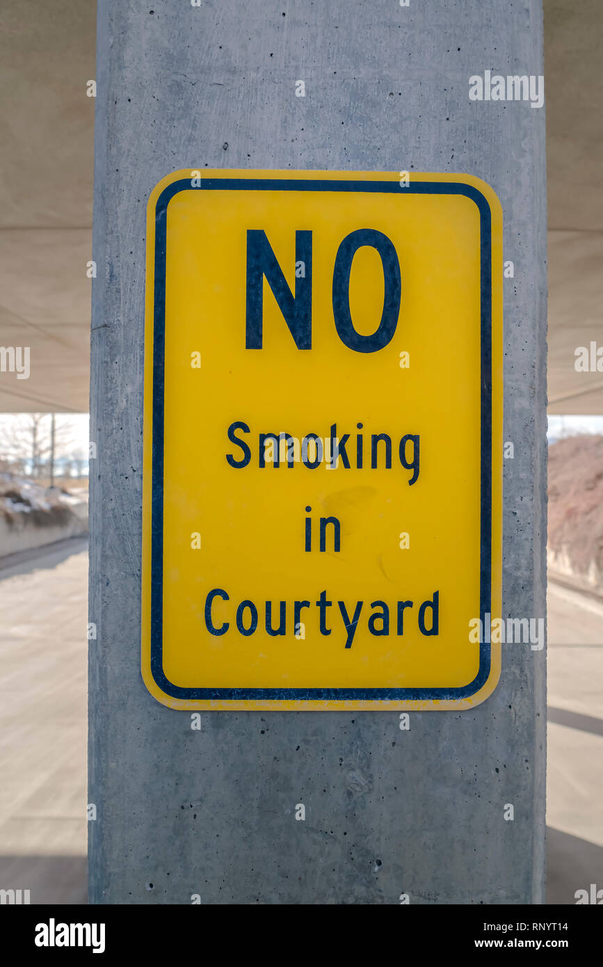 No Smoking in Courtyard sign on a post Stock Photo - Alamy