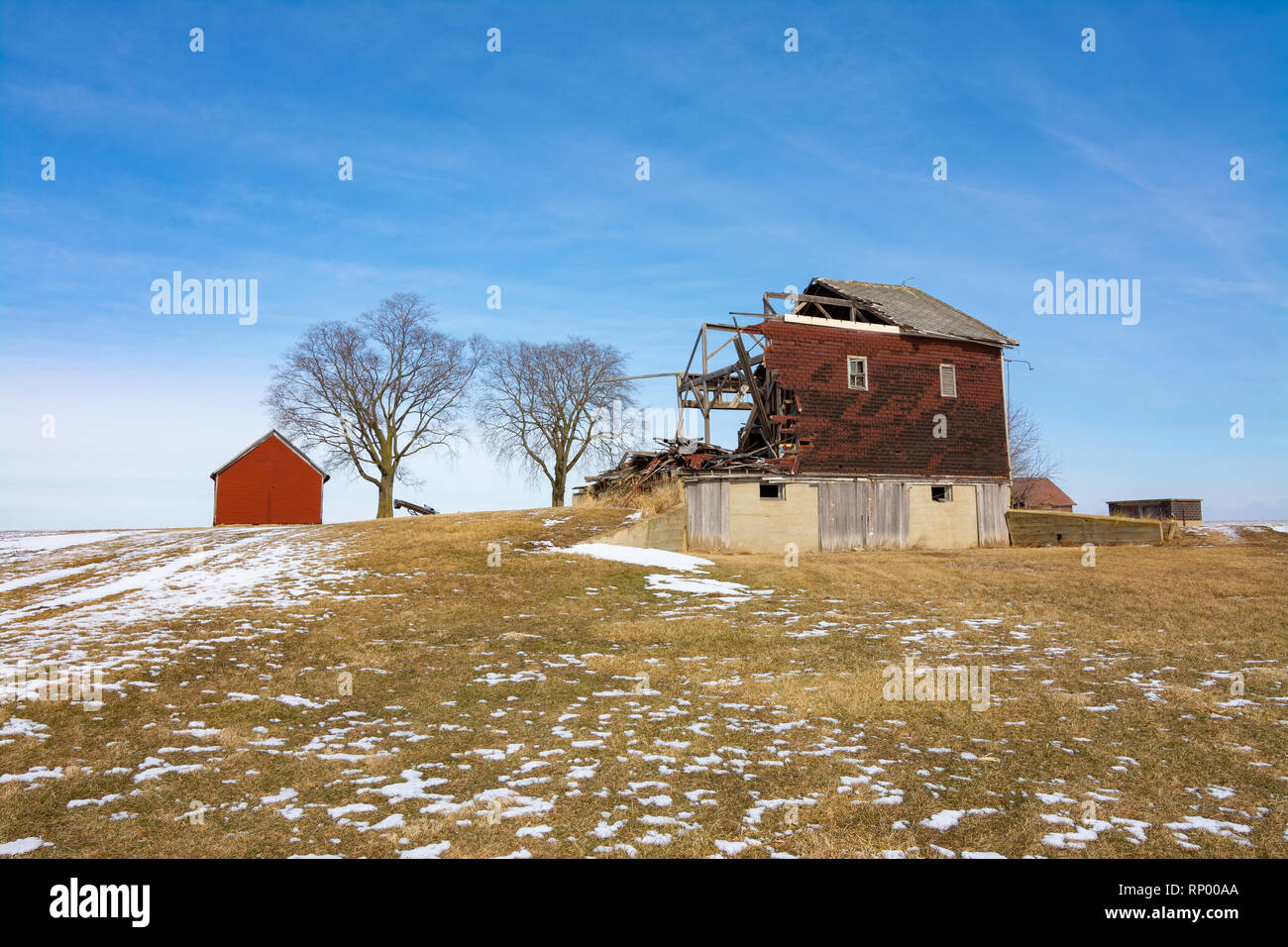 Damaged home in rural Midwest Stock Photo - Alamy
