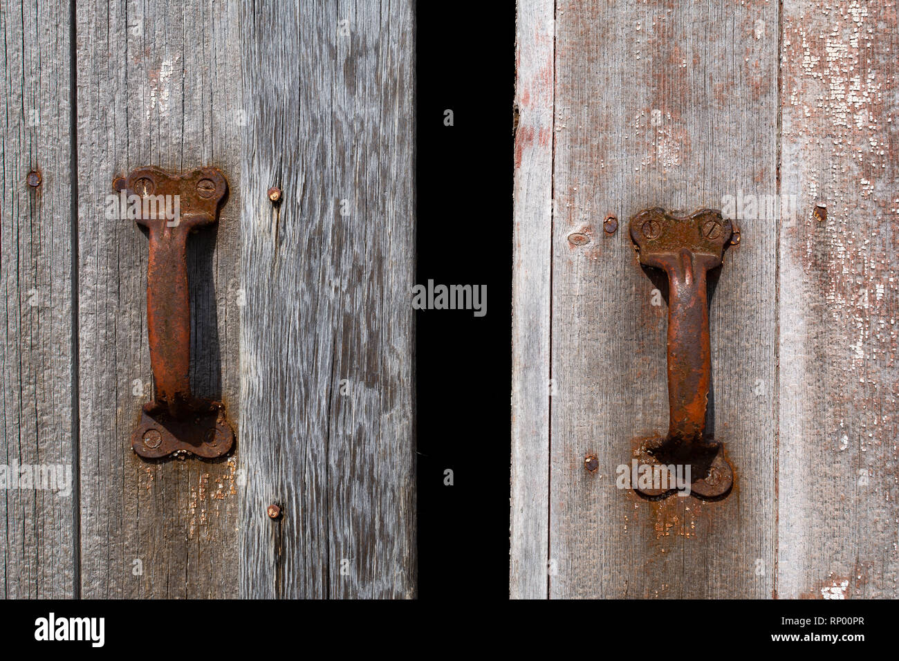 Rusted handles on old barn door Stock Photo - Alamy